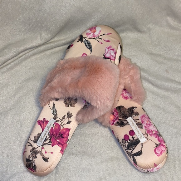 Victoria's Secret | Shoes | New Victorias Secret Slippers | Poshmark